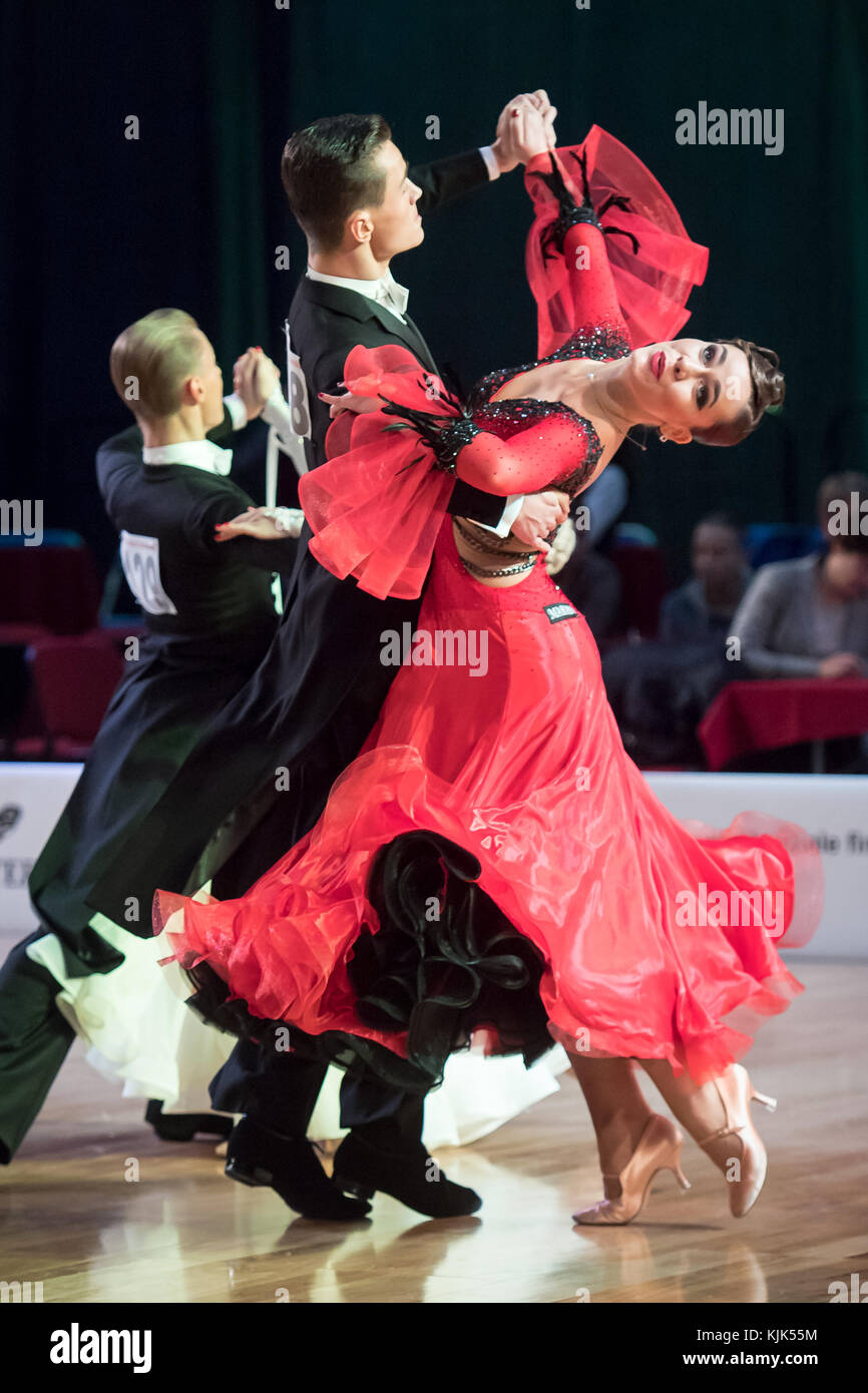 dancers dancing standard dance Stock Photo - Alamy