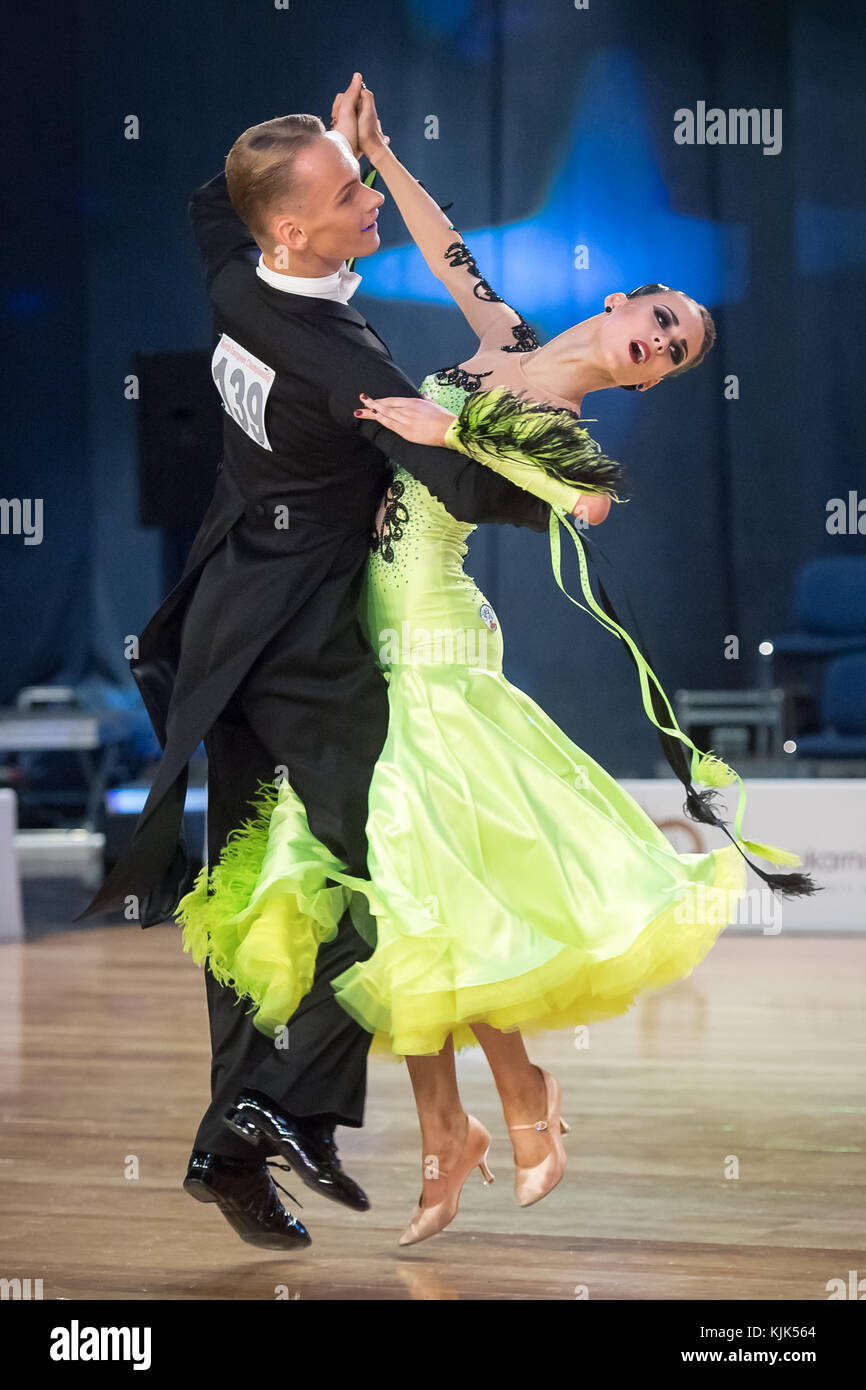 dancers dancing standard dance Stock Photo - Alamy