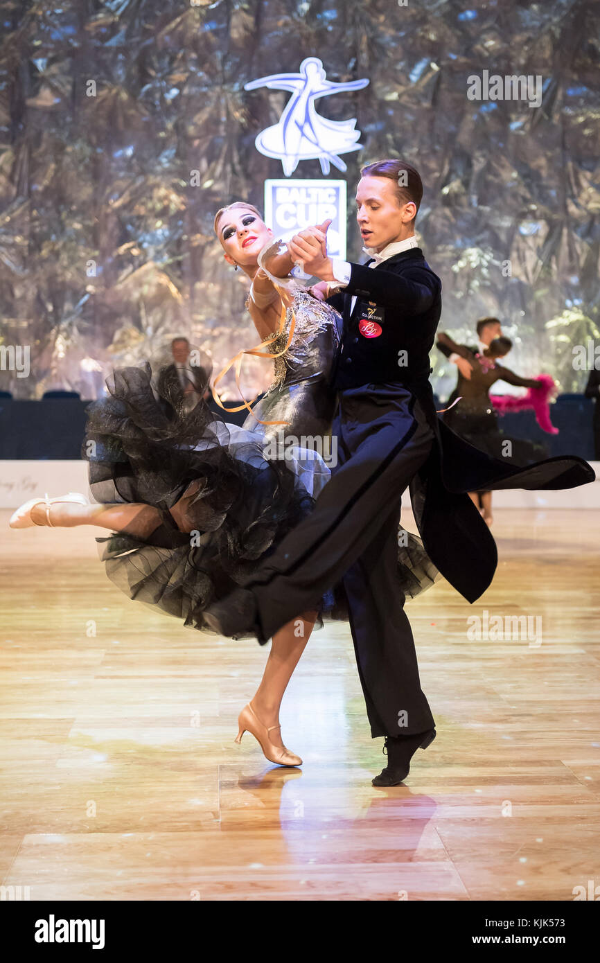 dancers dancing standard dance Stock Photo - Alamy