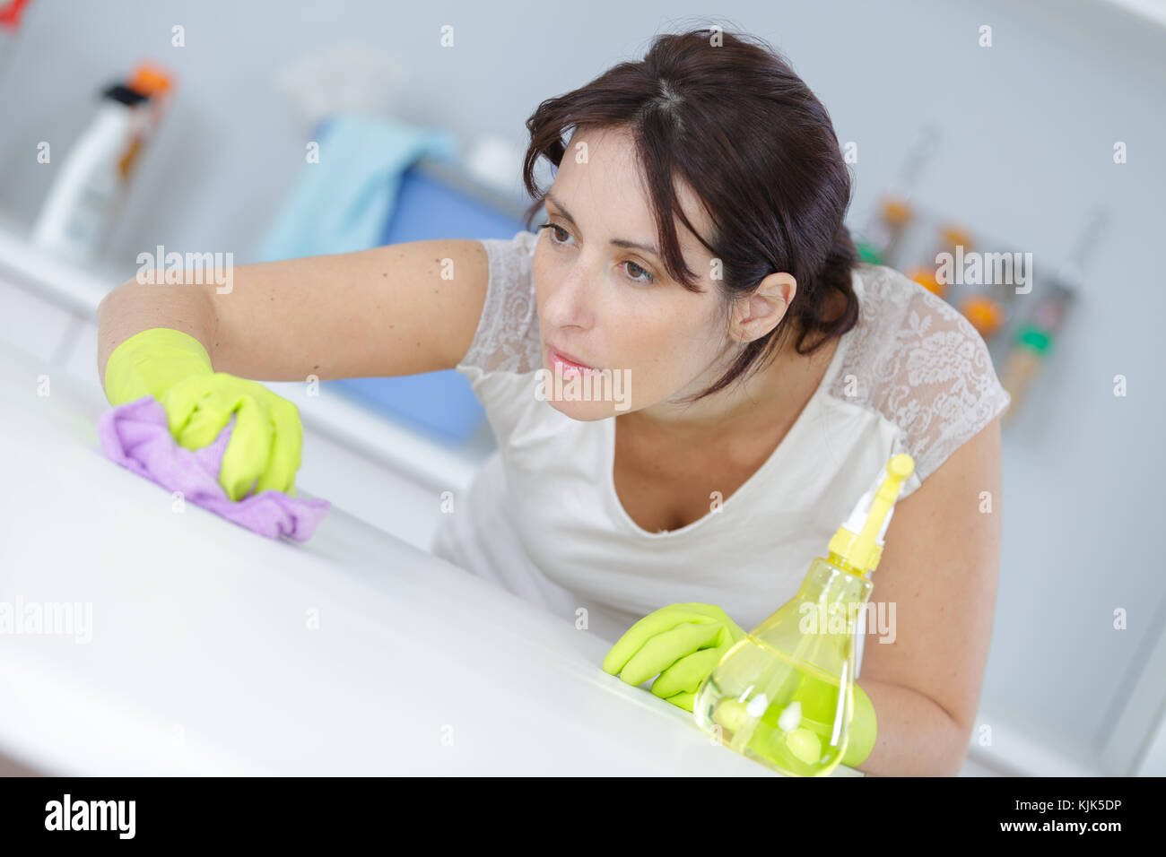 pretty householder cleaning kitchen Stock Photo - Alamy
