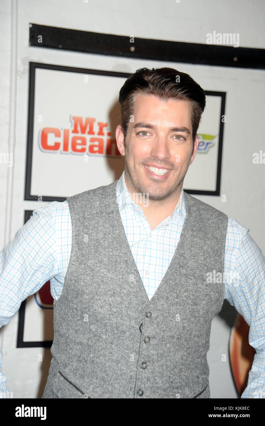 NEW YORK, NY - MAY 17: Ashlee Simpson Ross and Evan Ross attend ...