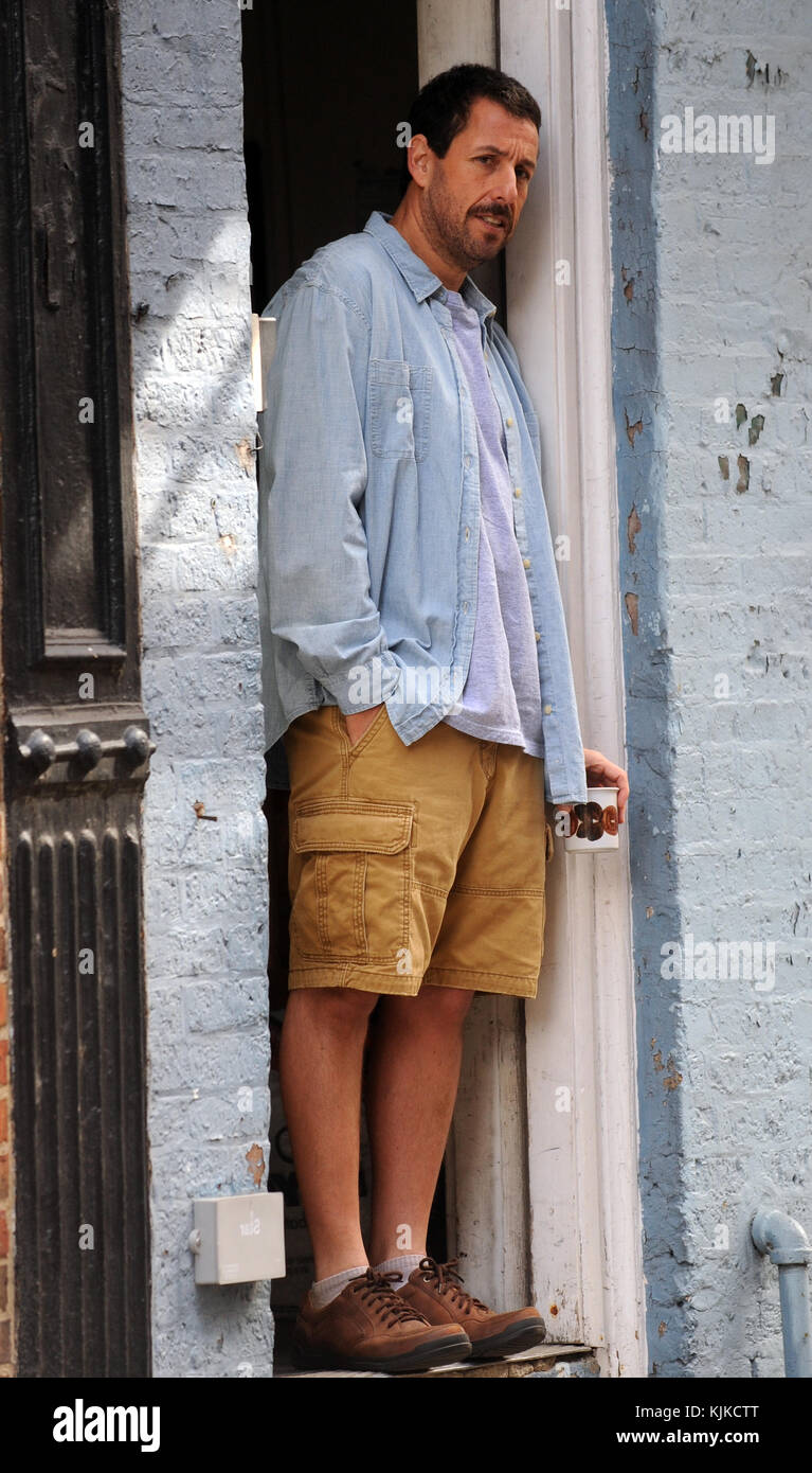 NEW YORK, NY - MARCH 12: Noah Baumbach, Dustin Hoffman, Adam Sandler ...