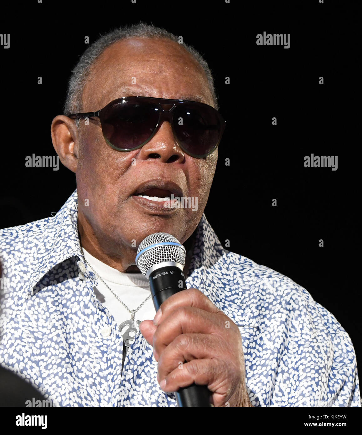 Hotel porter us hi-res stock photography and images - Alamy