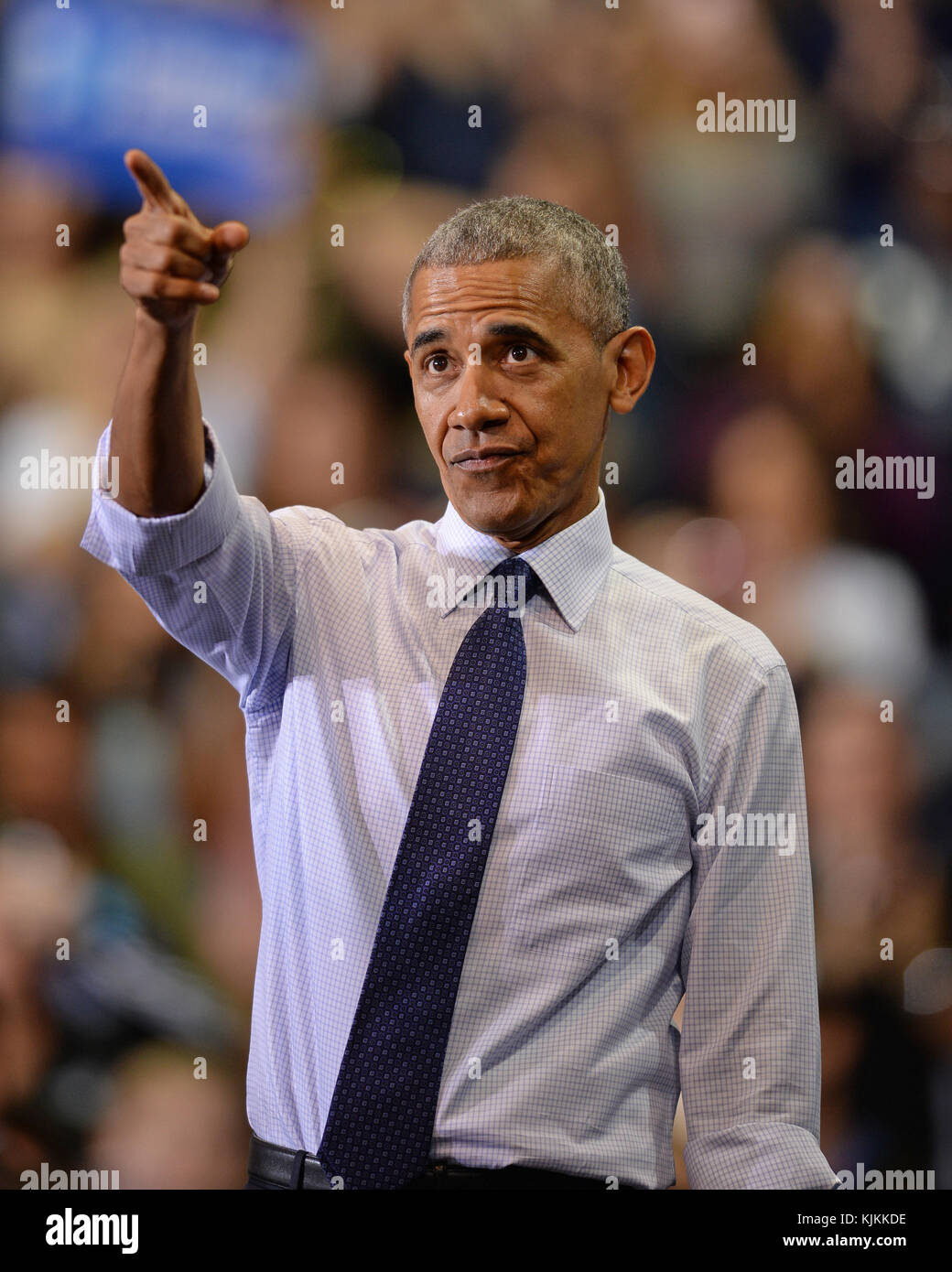 MIAMI, FL - NOVEMBER 03: President Barack Obama speaks during a ...