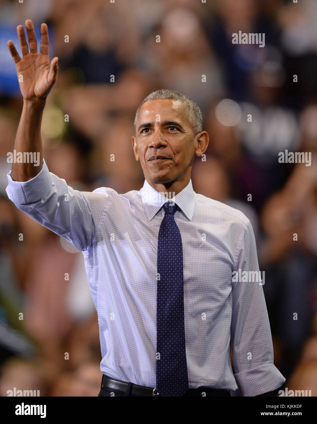 MIAMI, FL - NOVEMBER 03: President Barack Obama speaks during a ...