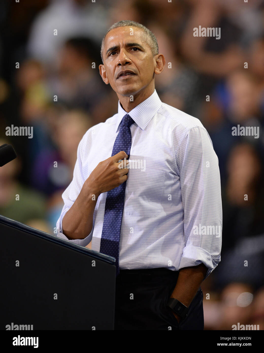 MIAMI, FL - NOVEMBER 03: President Barack Obama speaks during a ...