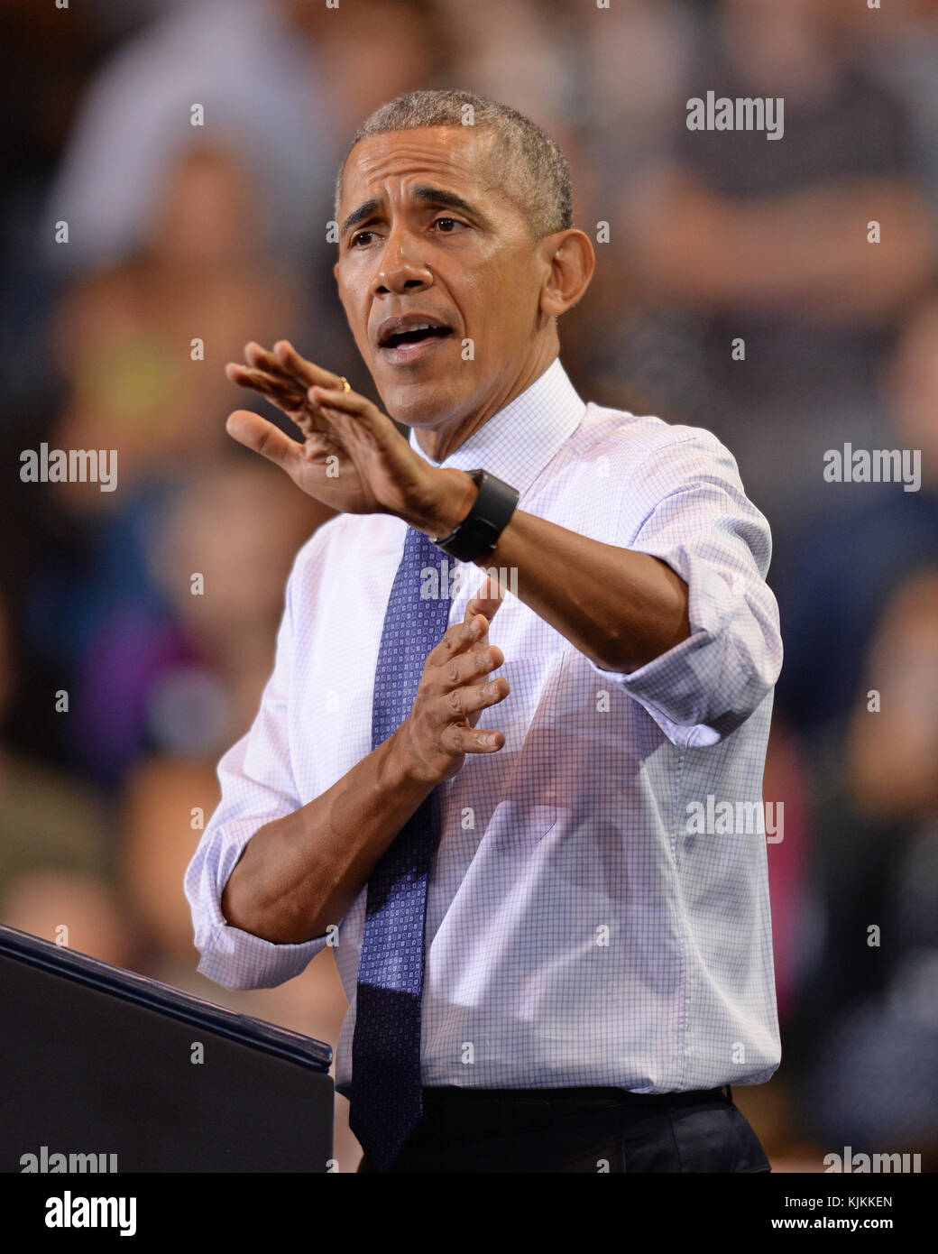 MIAMI, FL - NOVEMBER 03: President Barack Obama speaks during a ...