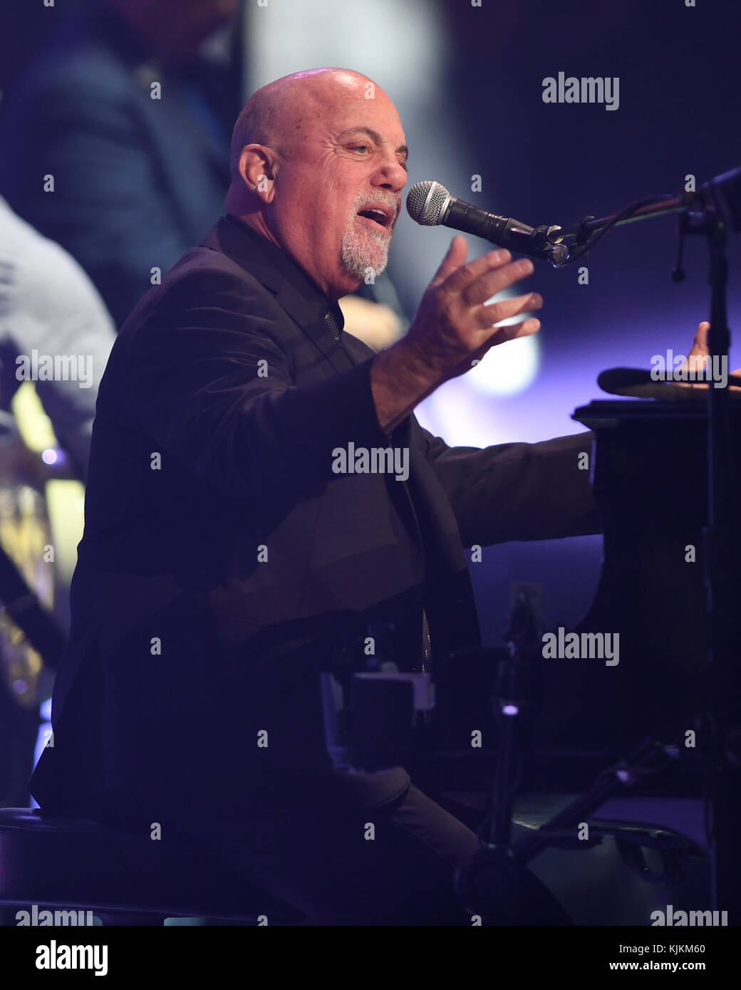 SUNRISE FL - DECEMBER 31: Billy Joel performs during New Years Eve at ...