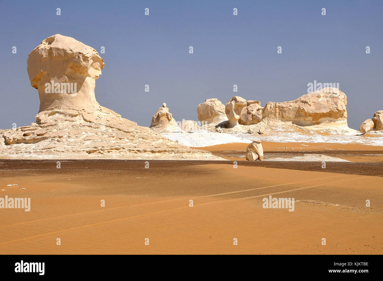 White desert hi-res stock photography and images - Alamy