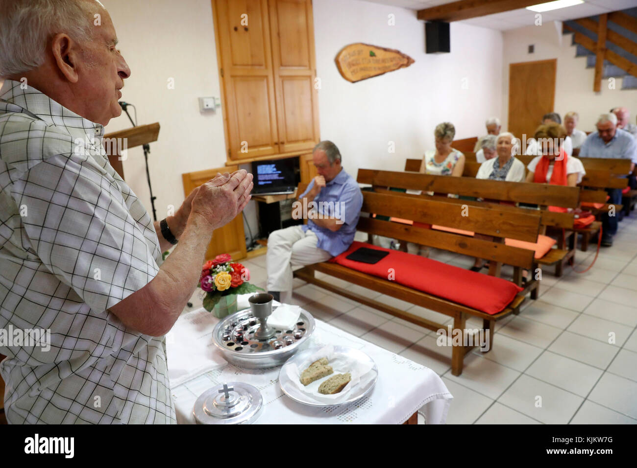 Protestant communion service hi-res stock photography and images - Alamy