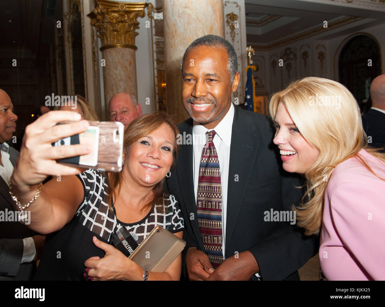 PALM BEACH, FL - MARCH 20: Presidential candidate Donald Trump and ...