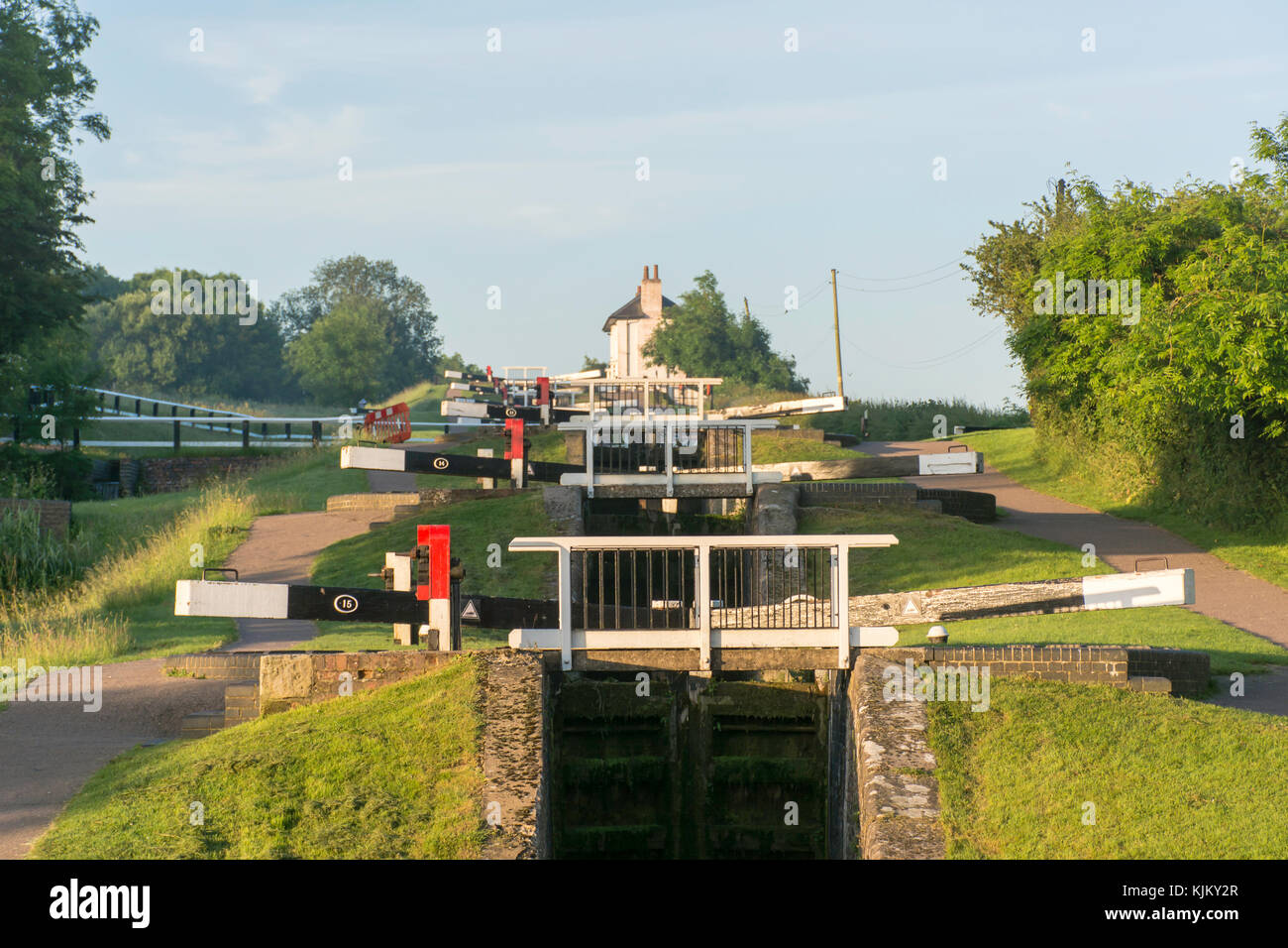 Barge at bottom lock hi-res stock photography and images - Alamy