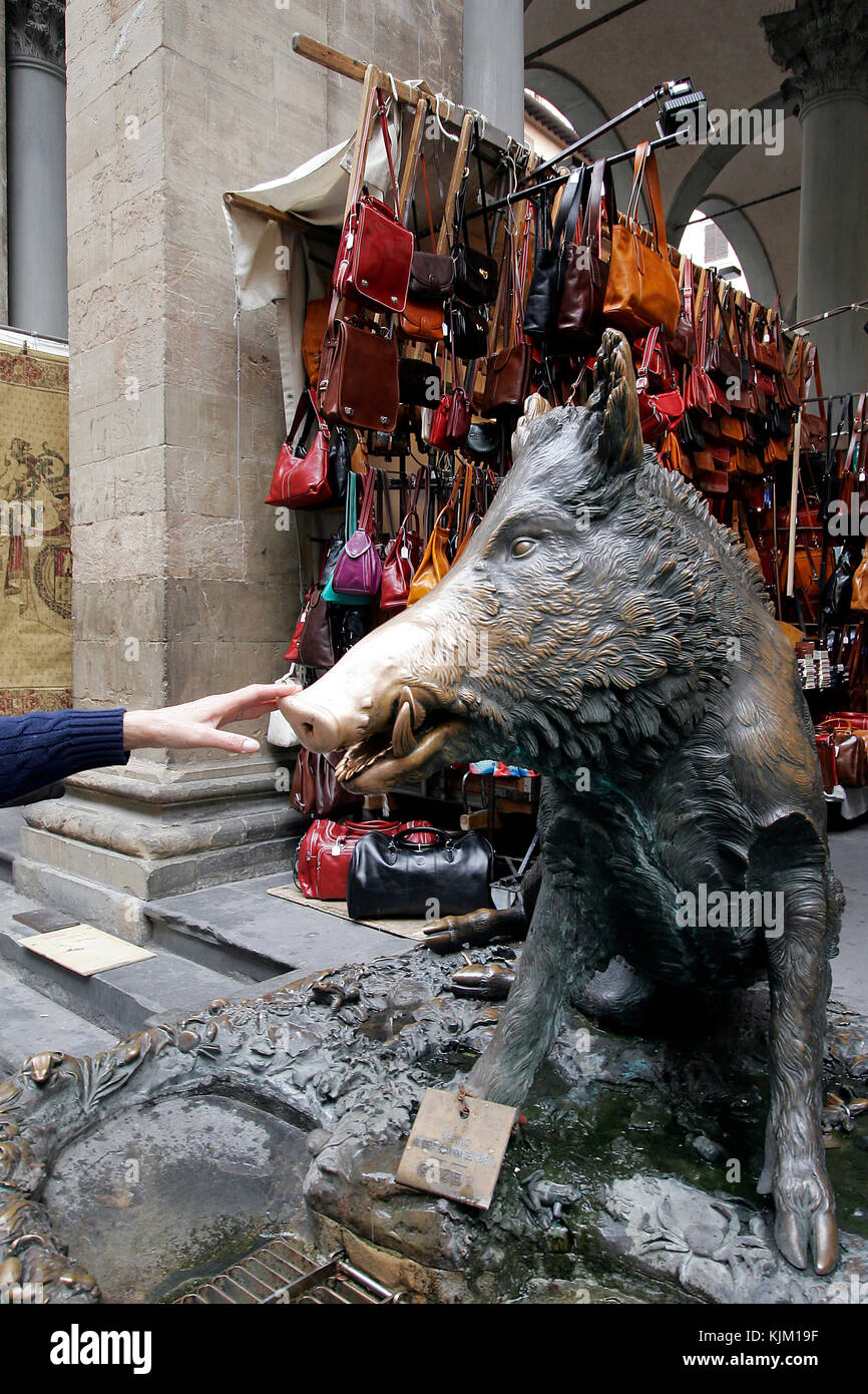 Wild Boar statue, Straw Market, Florence, Italy Stock Photo - Alamy