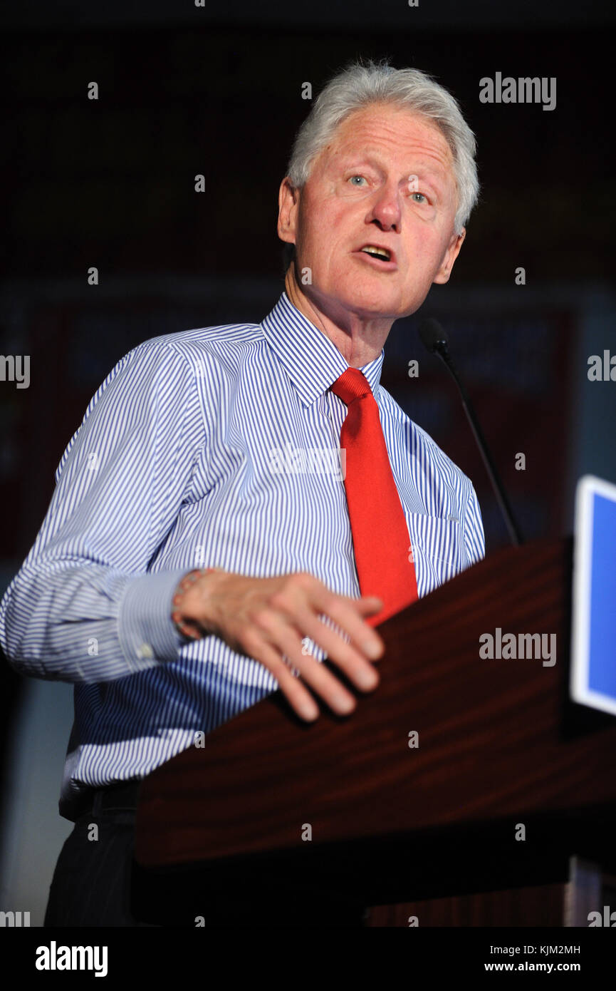 EDISON, NJ - MAY 27: Former US president Bill Clinton rallies Hillary ...