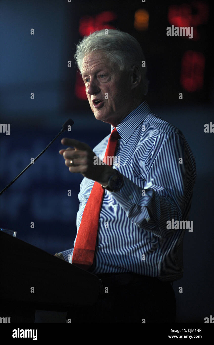 EDISON, NJ - MAY 27: Former US president Bill Clinton rallies Hillary ...