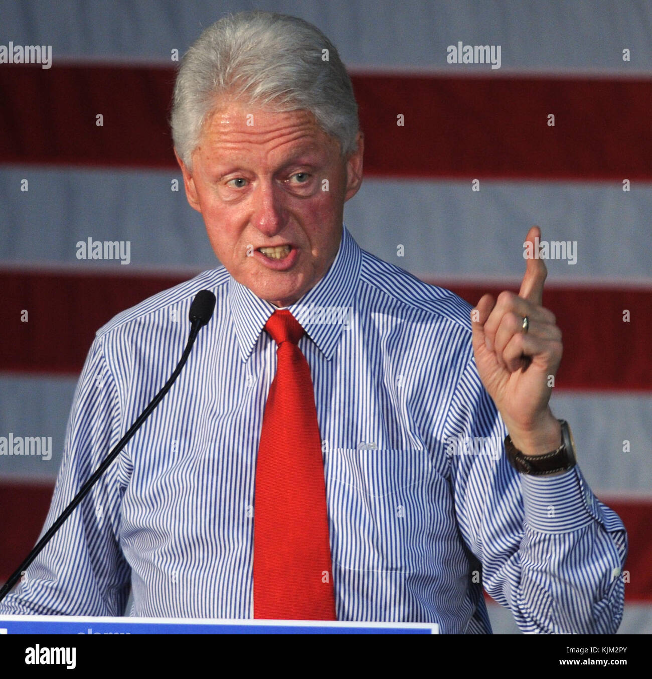EDISON, NJ - MAY 27: Former US president Bill Clinton rallies Hillary ...