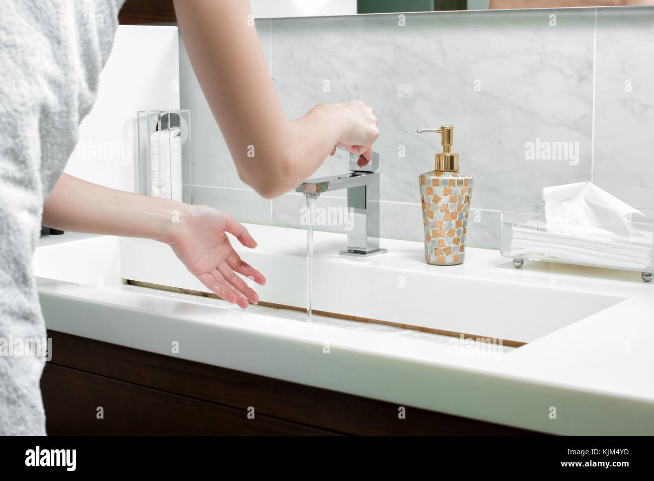 woman is washed clean water in the bathroom Stock Photo - Alamy