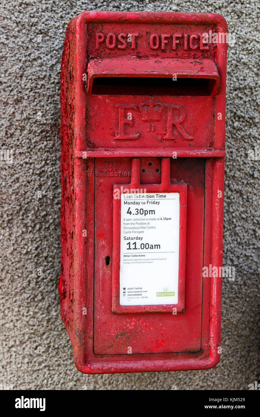 Red post office letter boxes uk hi-res stock photography and images - Alamy