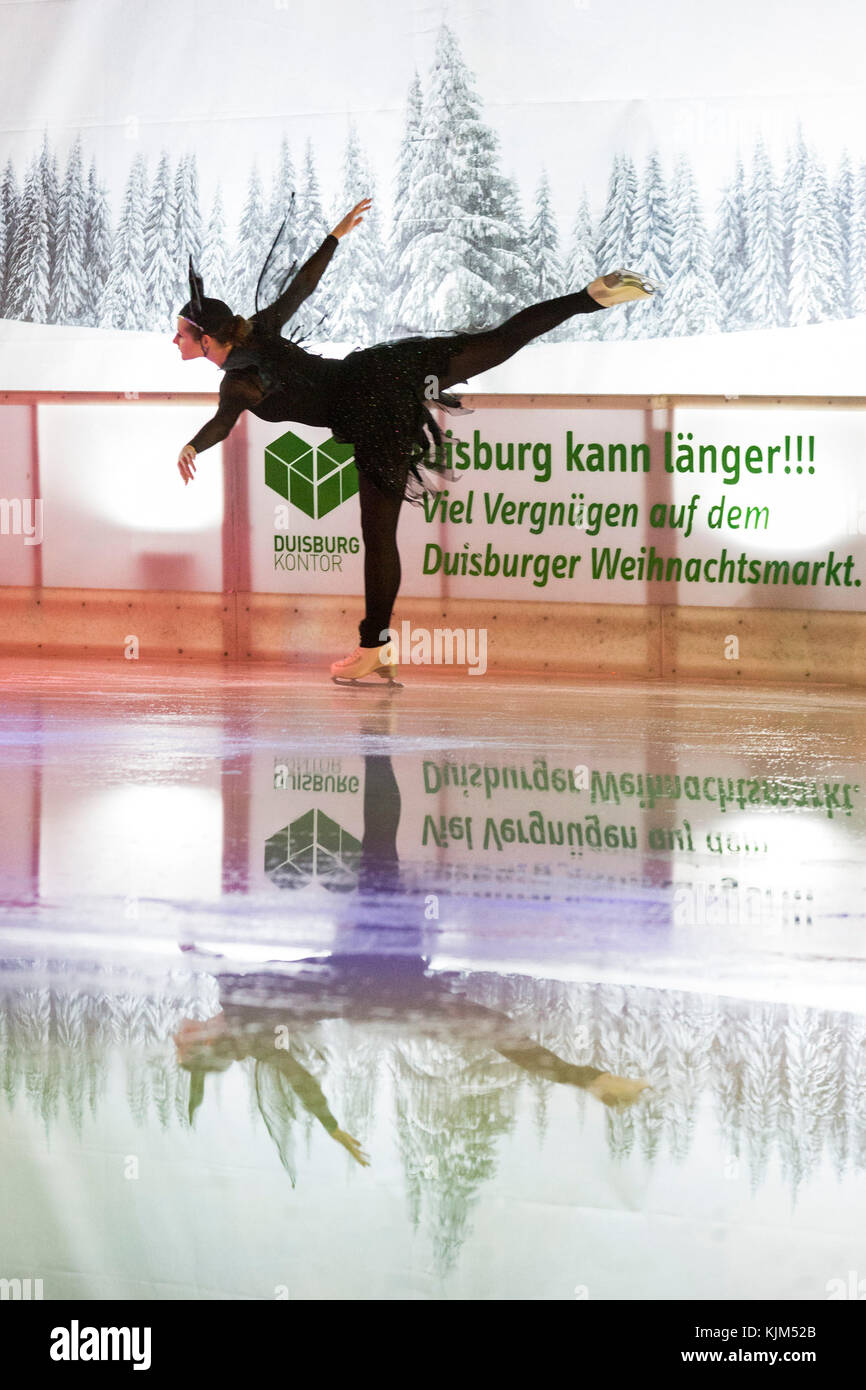 German female skater hi-res stock photography and images - Alamy