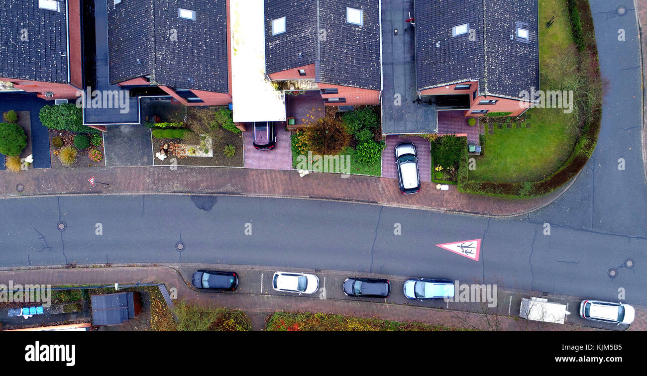 Family street suburb cars hi-res stock photography and images - Alamy