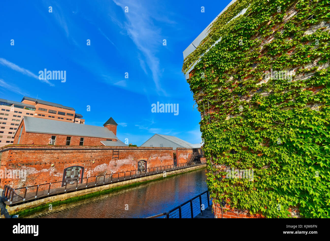 Red brick warehouse park hi-res stock photography and images - Alamy