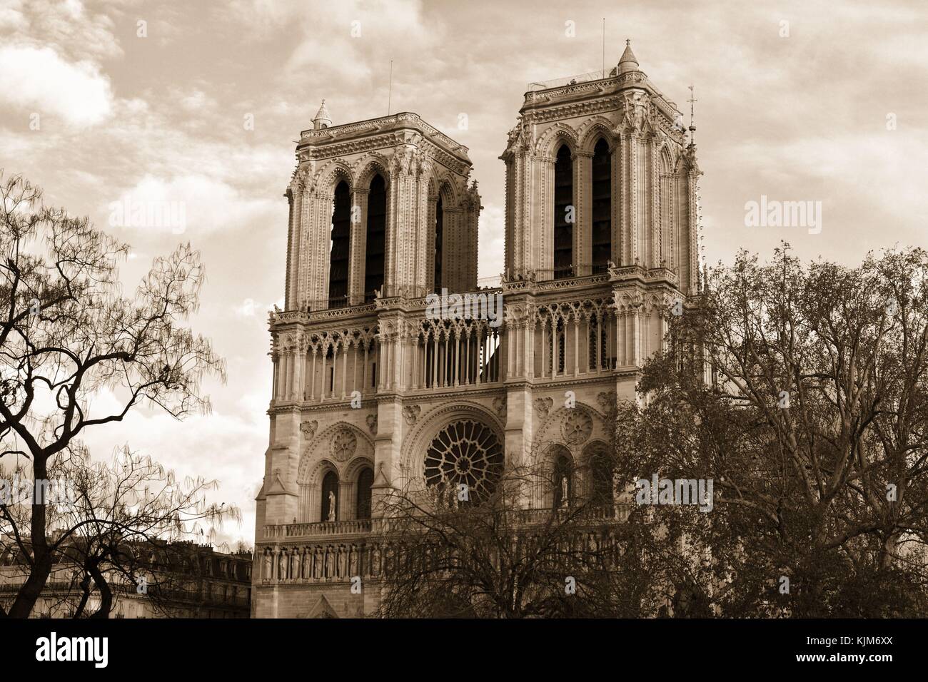 Gothic notre dame hi-res stock photography and images - Alamy