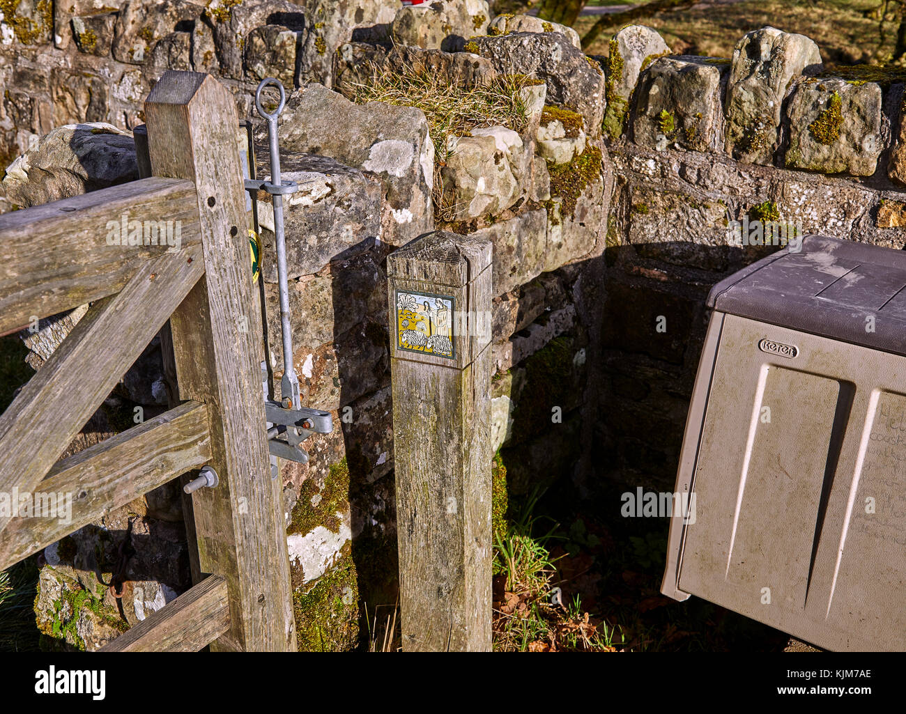 Hunting gate latch hi-res stock photography and images - Alamy