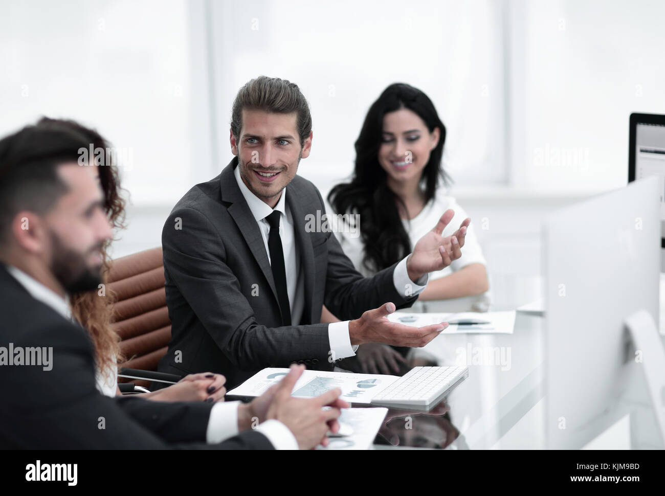 employees discuss work issues Stock Photo - Alamy