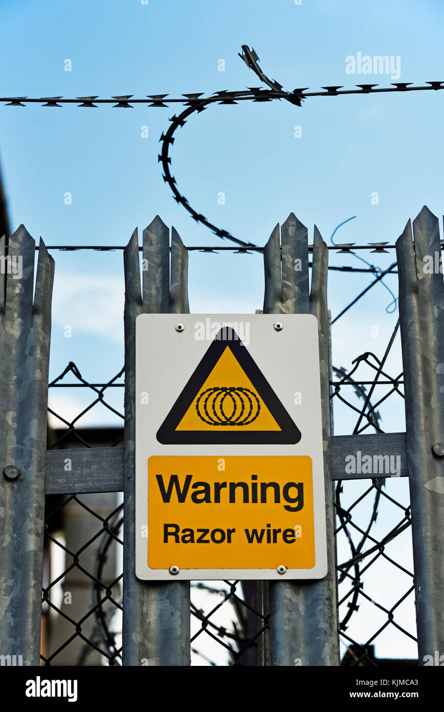 Razor wire fence warning sign hi-res stock photography and images - Alamy