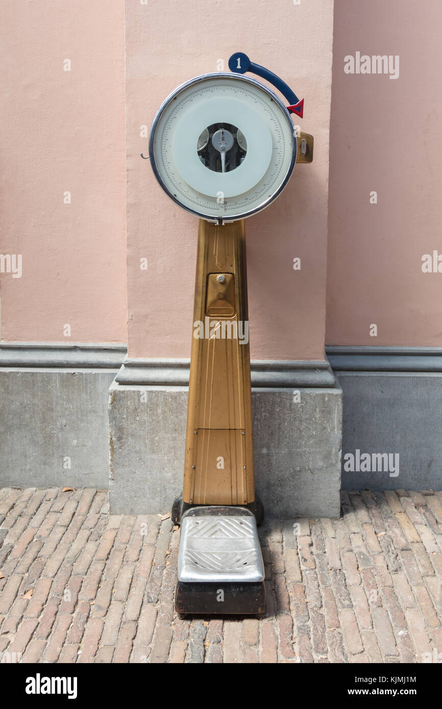 Vintage scales at a railway station in the Netherlands Stock Photo - Alamy