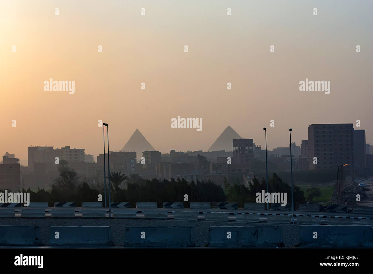 Cityscape of cairo pyramid of giza hi-res stock photography and images ...