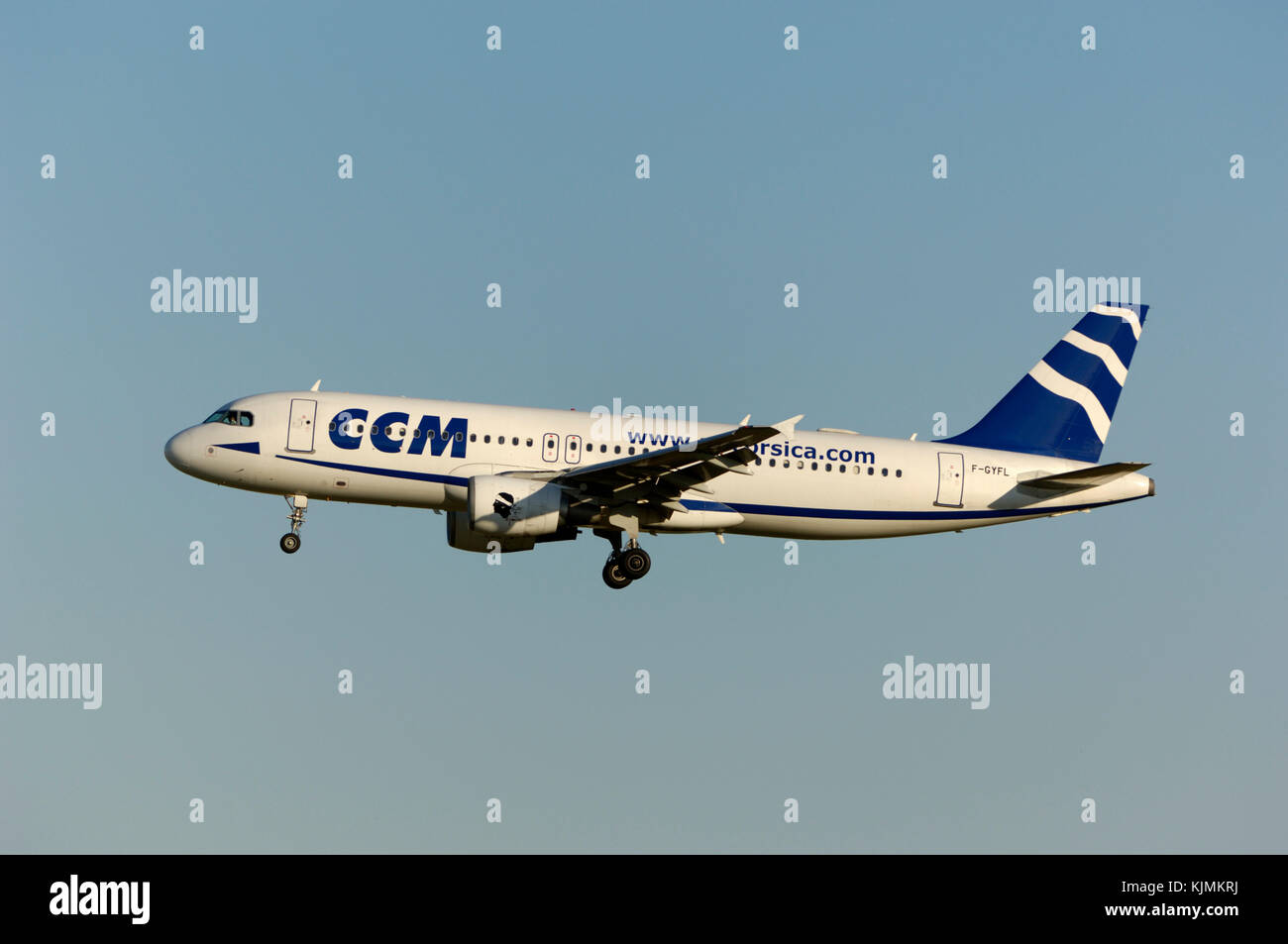 final-approach to land Stock Photo - Alamy