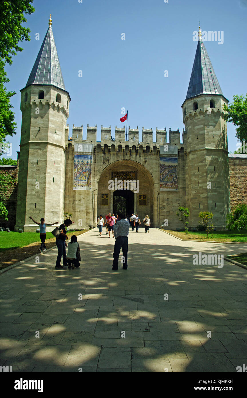 Topkapi sarayi gate hi-res stock photography and images - Alamy