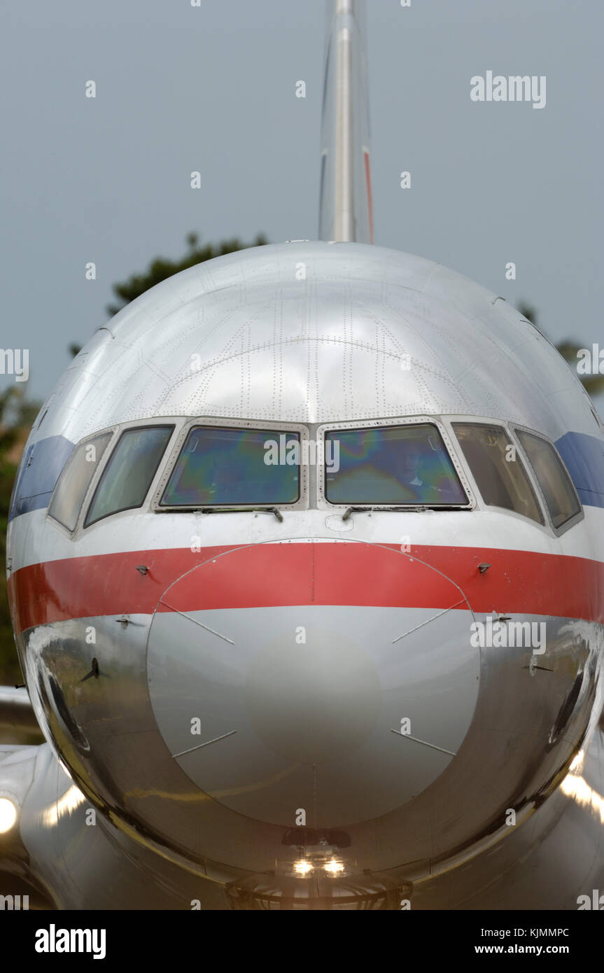 Boeing 757 jet aircraft nose hi-res stock photography and images - Alamy