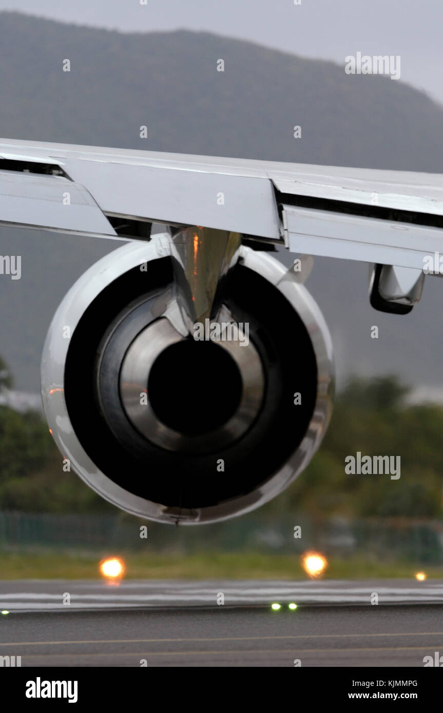 port side engine and trailing-edge flaps set for take-off with runway ...