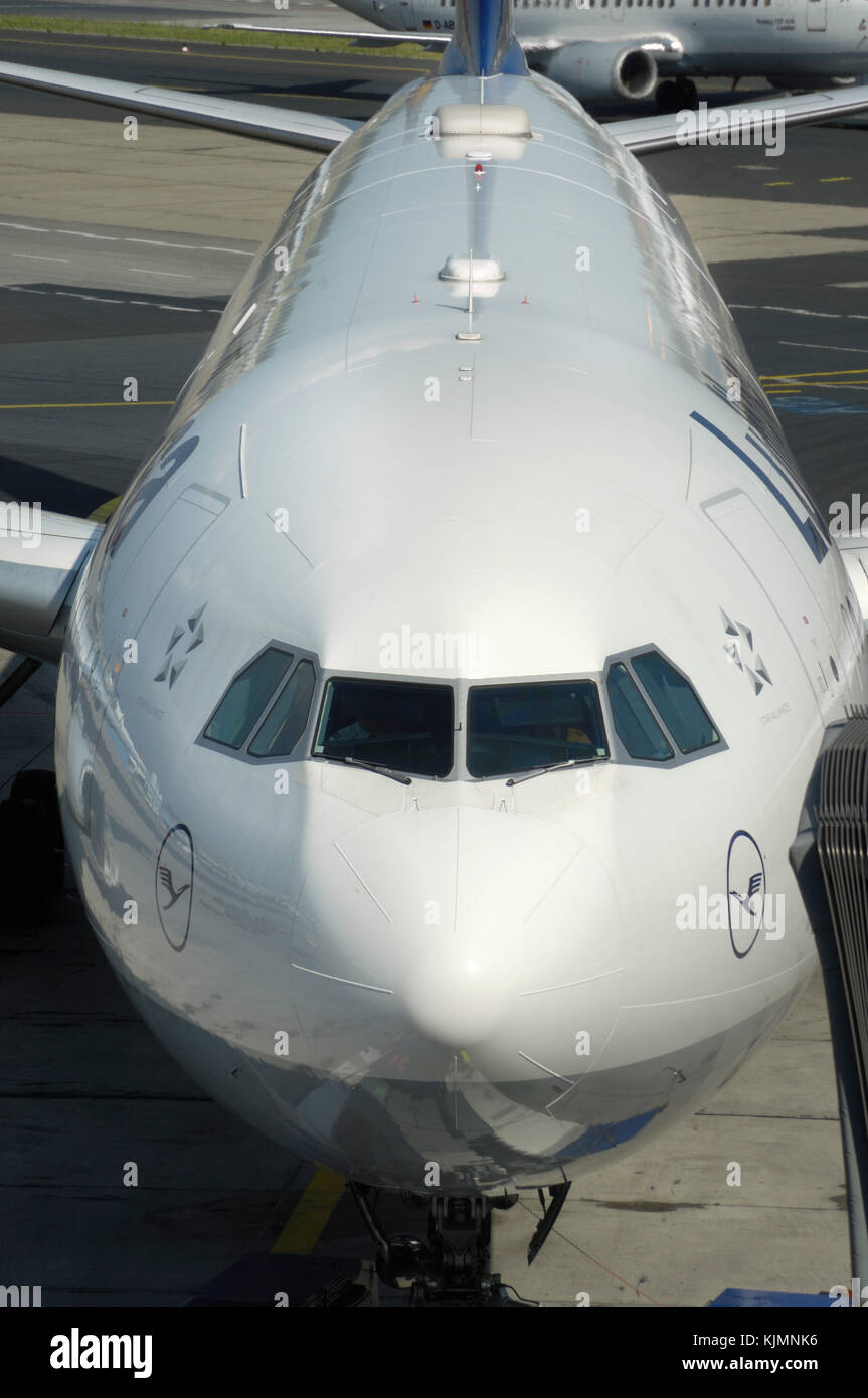 windshield of the Lufthansa Airbus A330-300 Stock Photo - Alamy