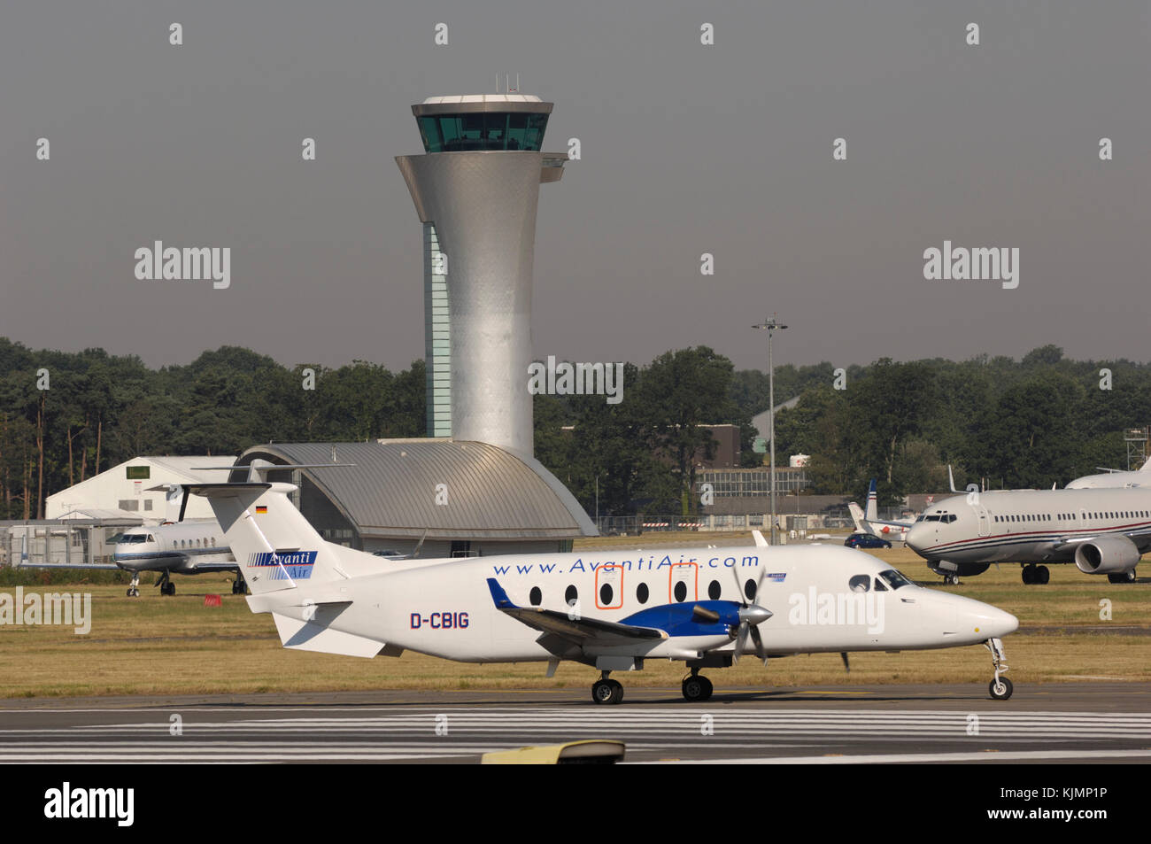 Avanti air hi-res stock photography and images - Alamy