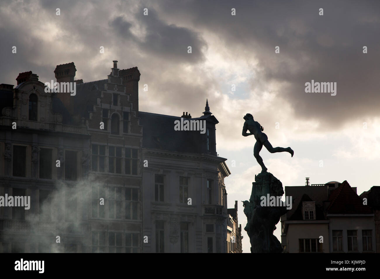 Statue of silvius brabo antwerp hi-res stock photography and images - Alamy