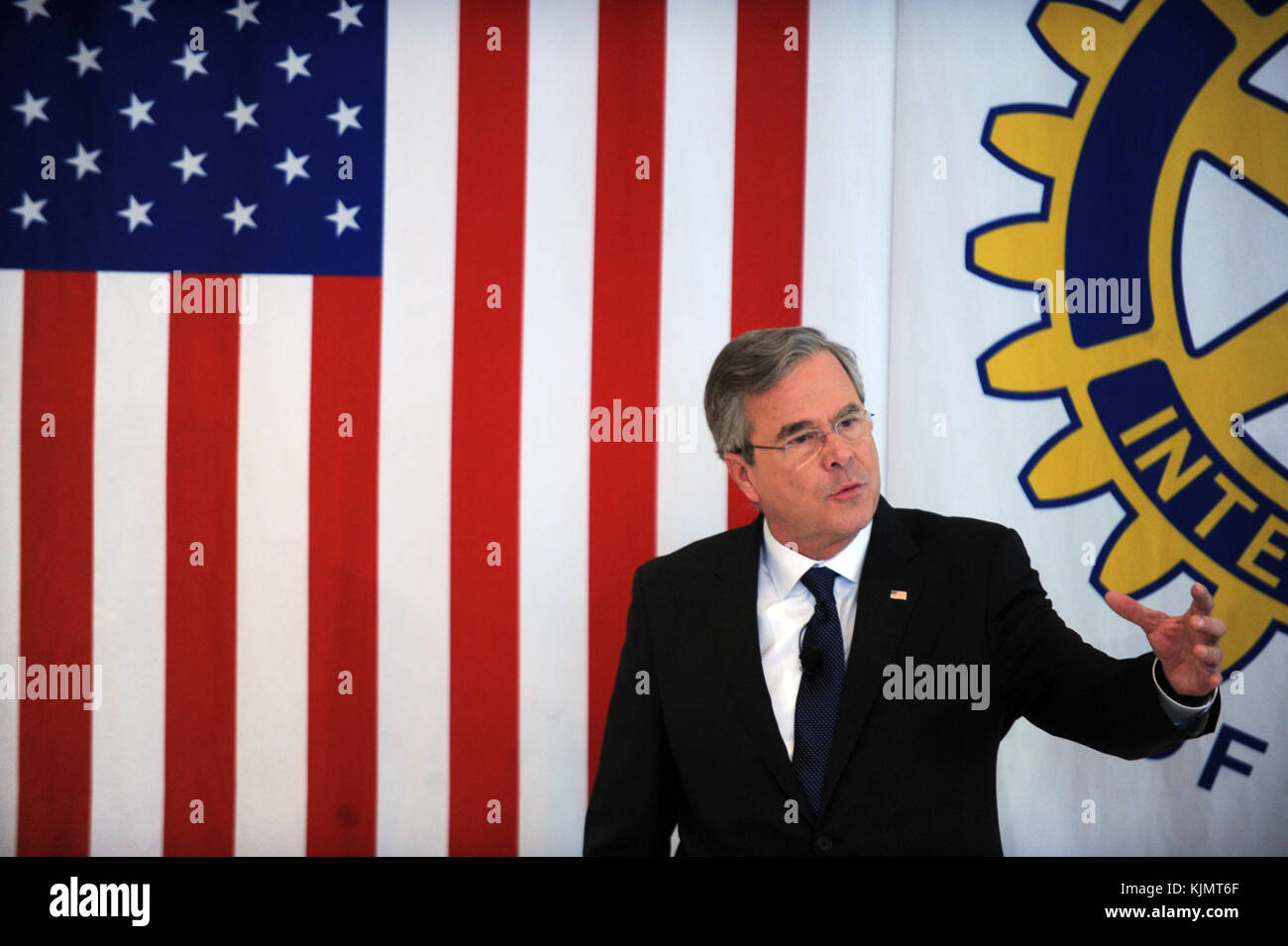 NASHUA, NH - FEBRUARY 08: Republican presidential candidate Jeb Bush ...