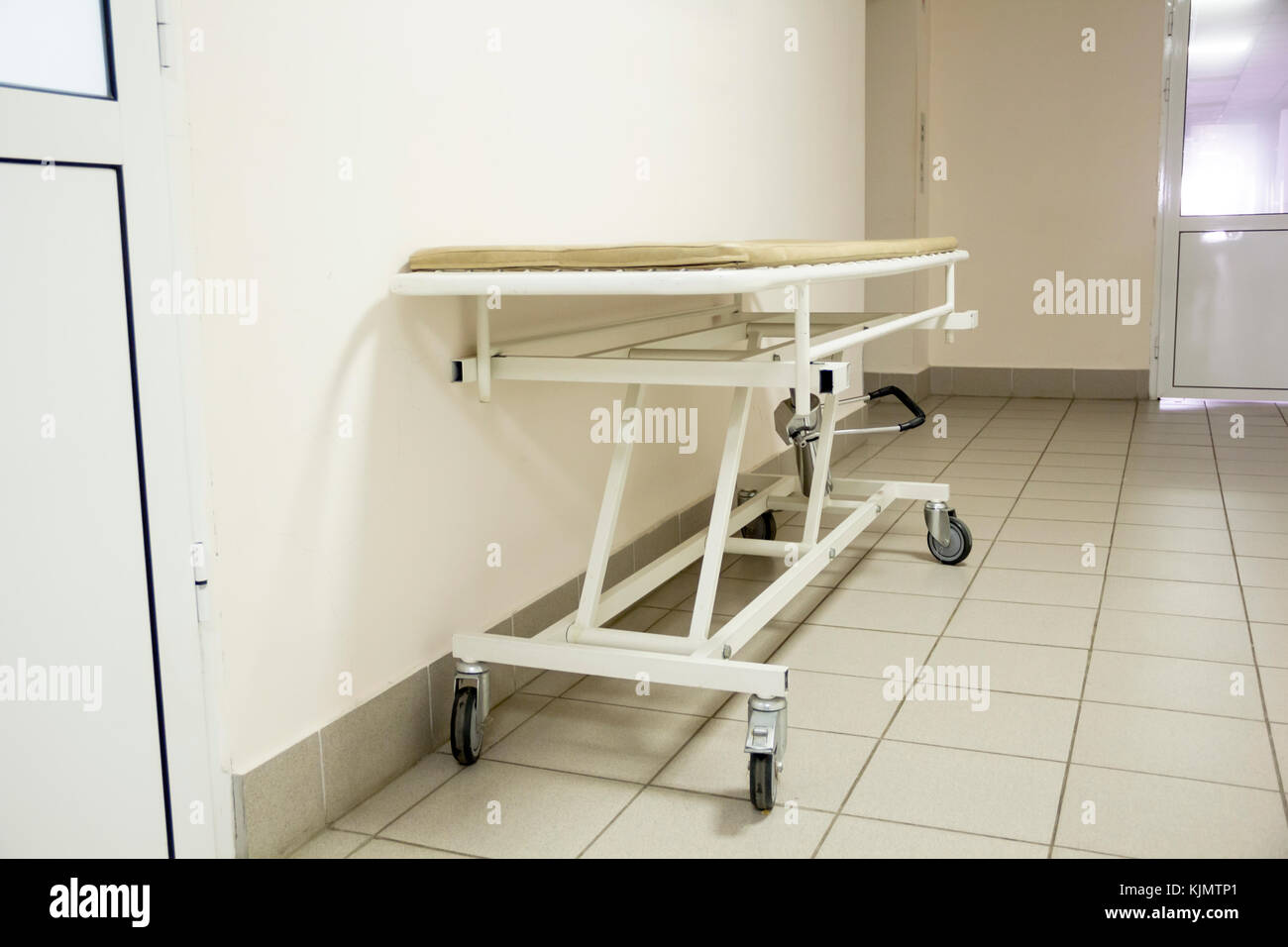 Photo of empty stretcher in hospital corridor Stock Photo - Alamy Photo of empty stretcher in hospital corridor Stock Photo - Alamy