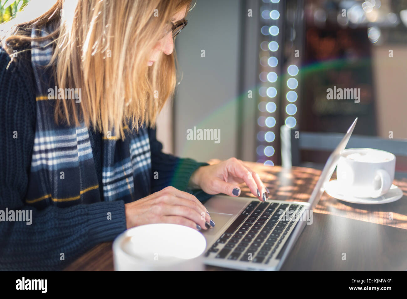 Laptop and coffee shop hi-res stock photography and images - Alamy