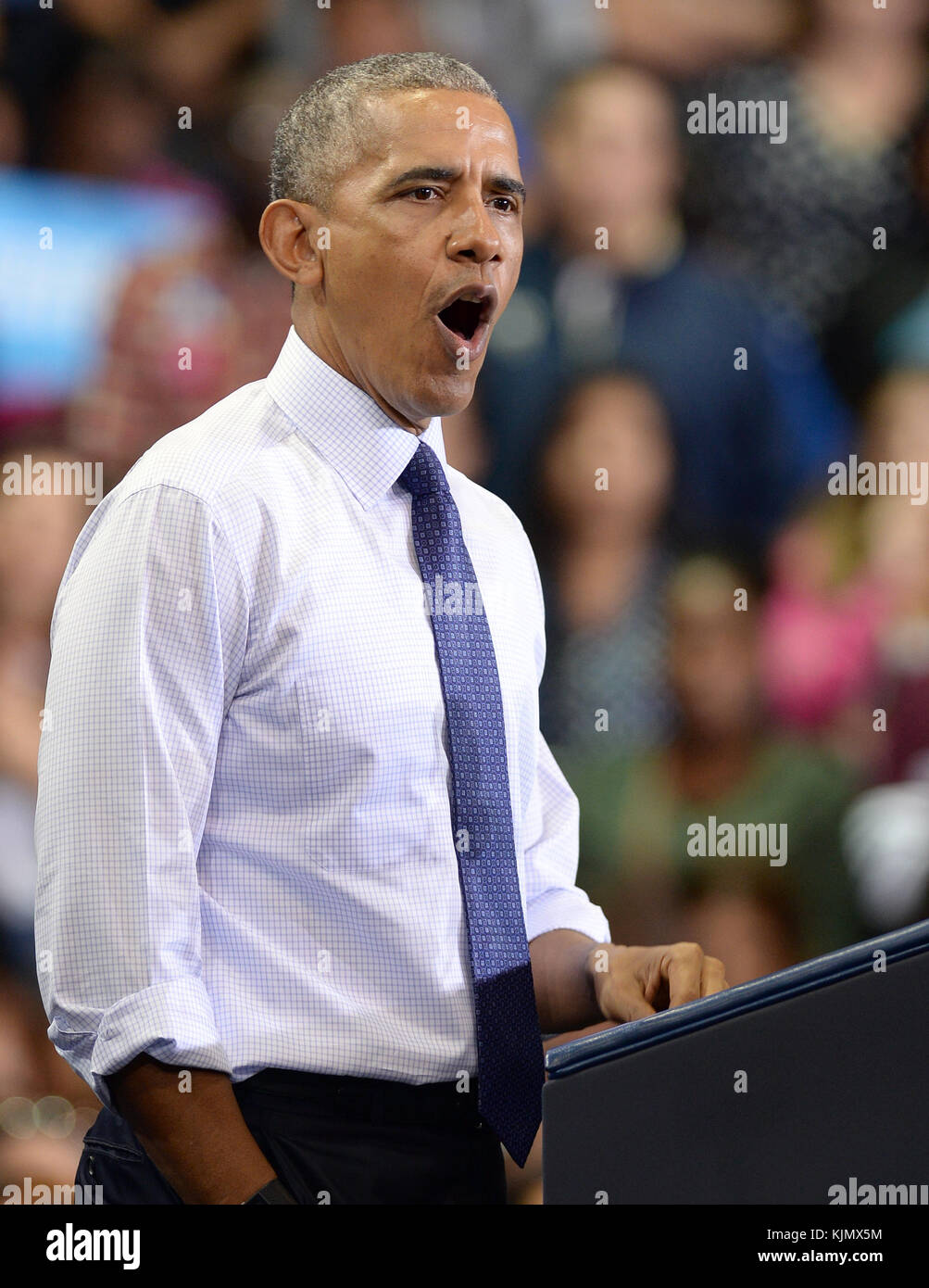 MIAMI, FL - NOVEMBER 03: President Barack Obama speaks during a ...