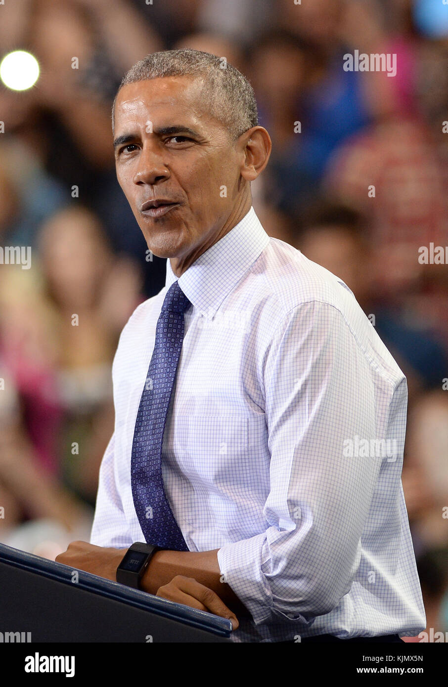 MIAMI, FL - NOVEMBER 03: President Barack Obama speaks during a ...