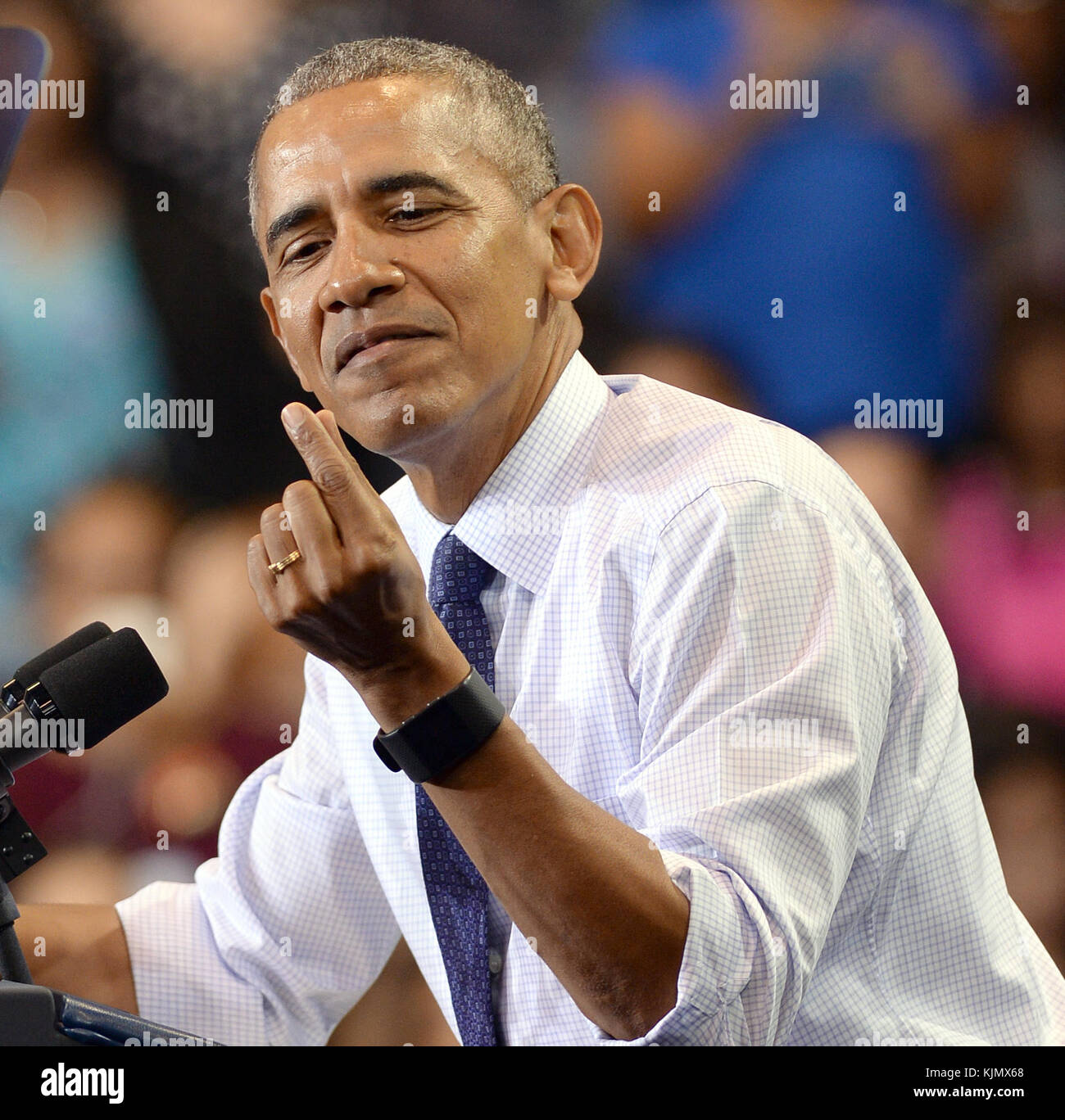 MIAMI, FL - NOVEMBER 03: President Barack Obama speaks during a ...