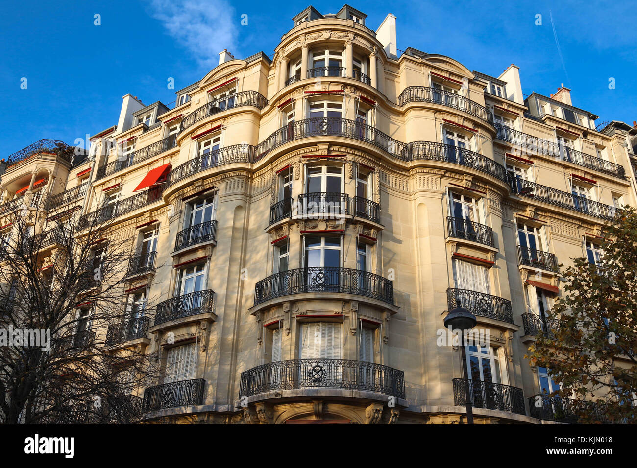 The traditional facade of Parisian building, France Stock Photo - Alamy