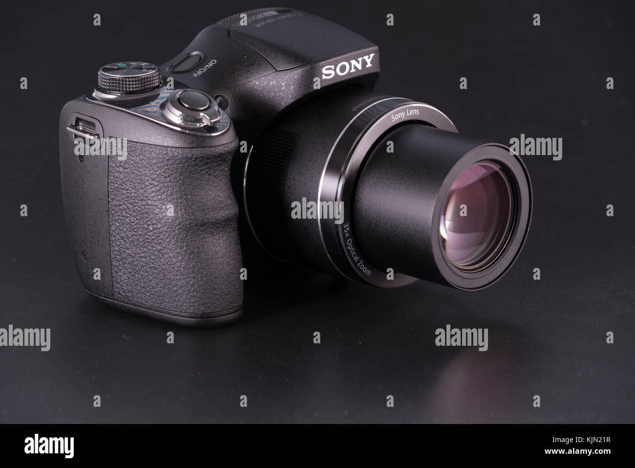 digital mirrorless photo camera with zoom lenses Stock Photo - Alamy