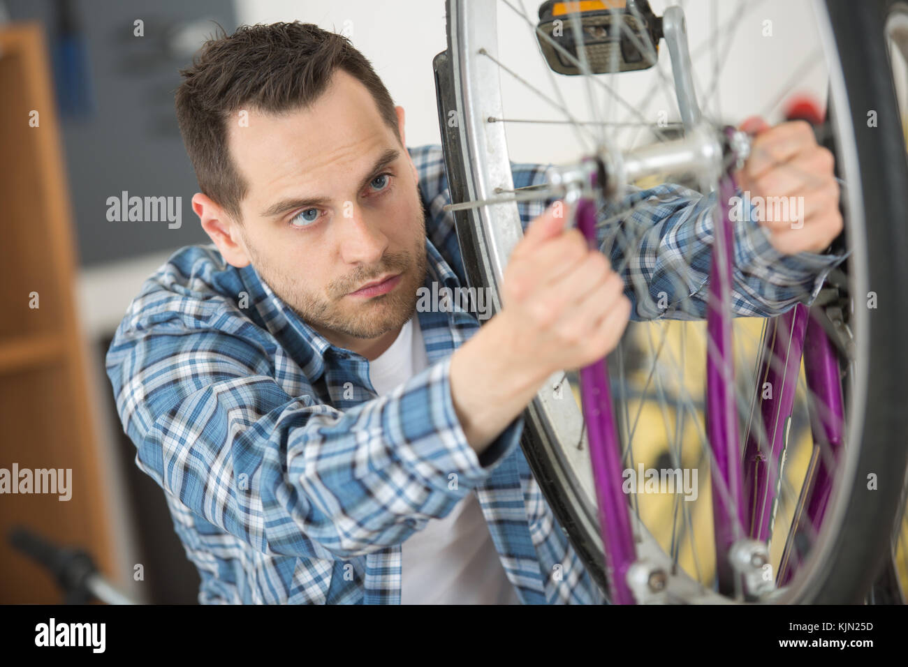 man bicycle mechanic repairing bicycles Stock Photo - Alamy