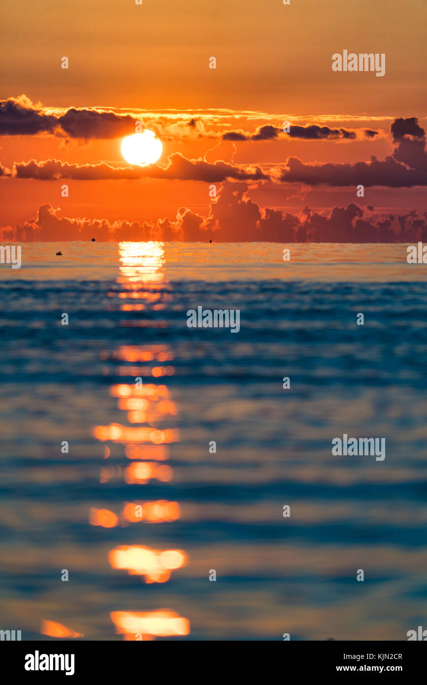 Sea vertical hi-res stock photography and images - Alamy