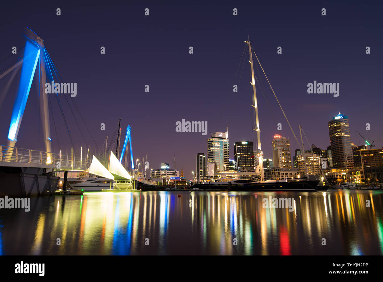 Auckland New Zealand. Night skyline Stock Photo - Alamy