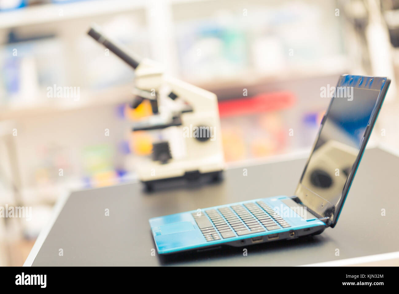 School microscope on desk hi-res stock photography and images - Alamy